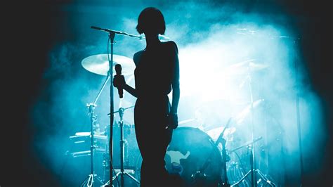 British Mega Popstar S Vivacious Sex Life Revealed As Melbourne Man Claims They Had Several