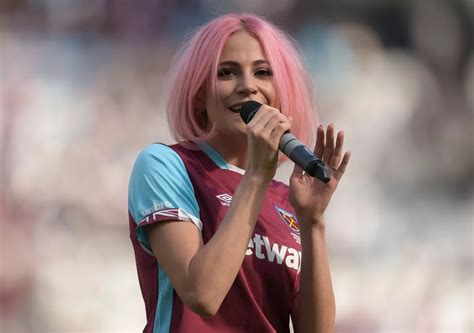 Pixie Lott Flaunts More Flesh In Sexy Animal Print Bikini For Music