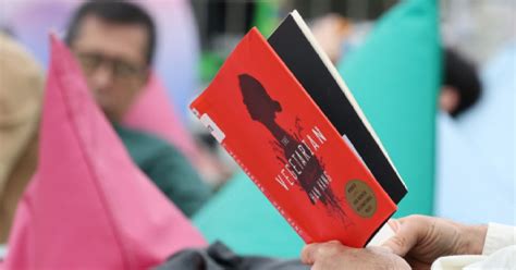 한강 ‘채식주의자 ‘소년이 온다 軍진중문고 심사서 번번이 탈락