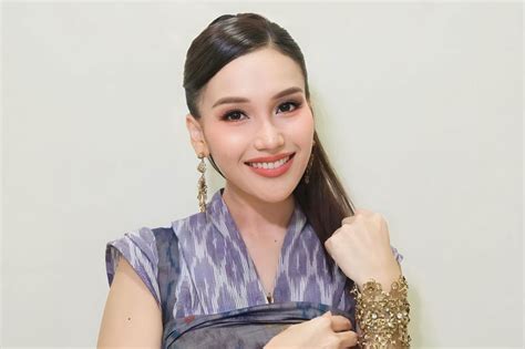 Sindo Hi Lite Foto Ayu Ting Ting Diduga Lamaran Bocor Tampil Cantik