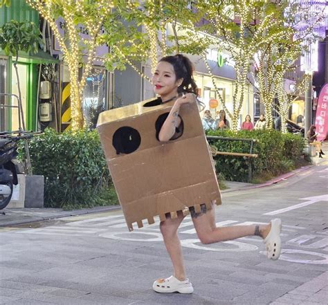 더쿠 [인터뷰] ‘압구정 박스녀 아인 “고루한 성문화 깨는 어그로이자 행위예술”