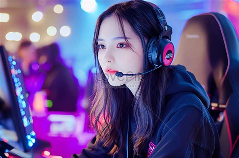 헤드셋을 착용한 E스포츠 선수 사진 무료 다운로드 Lovepik