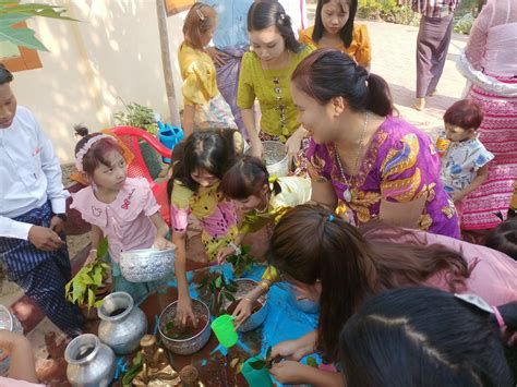 ဘူးသီးတောင်မြို့၌ သင်္ကြန်အကြိုနေ့တွင် ဘုရားရေသပ္ပါယ် ပူဇော်ခြင်းအားရိုးရာအစဥ်အလာမပျက် စည