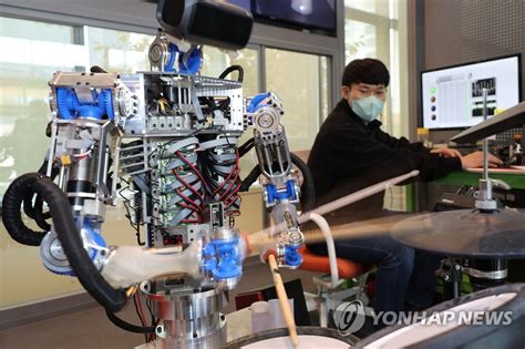 Kist Ai·로봇연구소 오픈랩에 소개된 드럼 연주 로봇