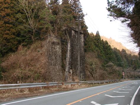 廃線鉄道寮 on Twitter 田口鉄道廃線跡その1 本長篠三河大草 左上本長篠駅 本屋側のホームから出ていた 生活道路となって