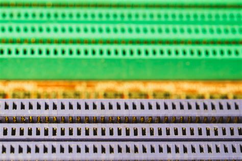 마더보드의 메모리 슬롯을 닫습니다 램 소켓 회로 기판의 커넥터 Cpu에 대한 스톡 사진 및 기타 이미지 Cpu Pci 카드