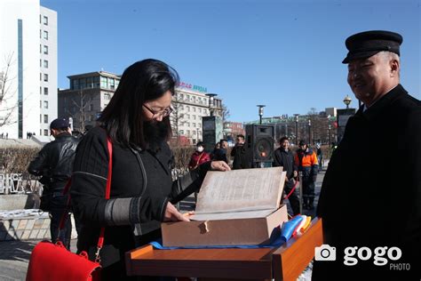 Мэлхийт хөшөөнд хүндэтгэл үзүүллээ