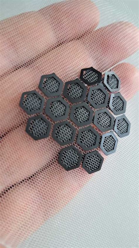 free 3d file spikeymesh 3d printing with embedded fabric mesh・3d