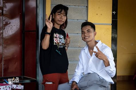 អបអរ ក្មេងខ្មែរ ជា សុជាតិ រកឃើញគូជីវិត ភ្ជាប់ពាក្យជាមួយនារីម្នាក់ដែលឃើញថតជាមួយគ្នាញឹក