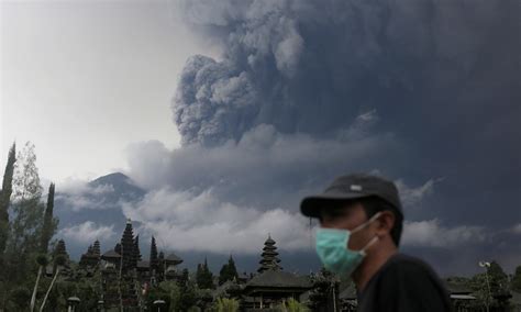印尼阿貢火山爆發在即，噴發警戒升至最高、機場關閉 Tnl The News Lens 關鍵評論網