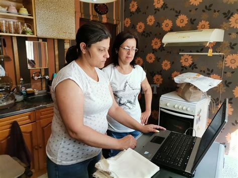 Екипи на „Български документи за самоличност“ Монтана обслужват в домовете болни хора