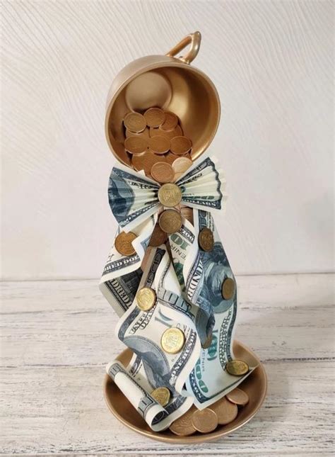 Сувенір статуетка левітуюча чашка з золотим напиленням і доларами ручна робота хендмейд