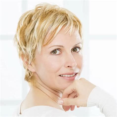 35 Refreshing Variations Of Layered Pixie Hairstylecamp