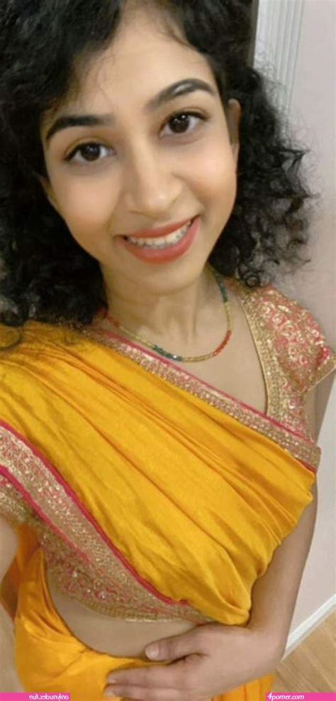 Aunty Boobs Show In Saree 4porner