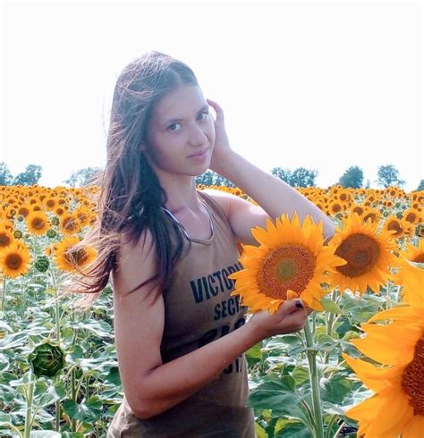 Naomi I Webcam Model Profile Spankbang Live