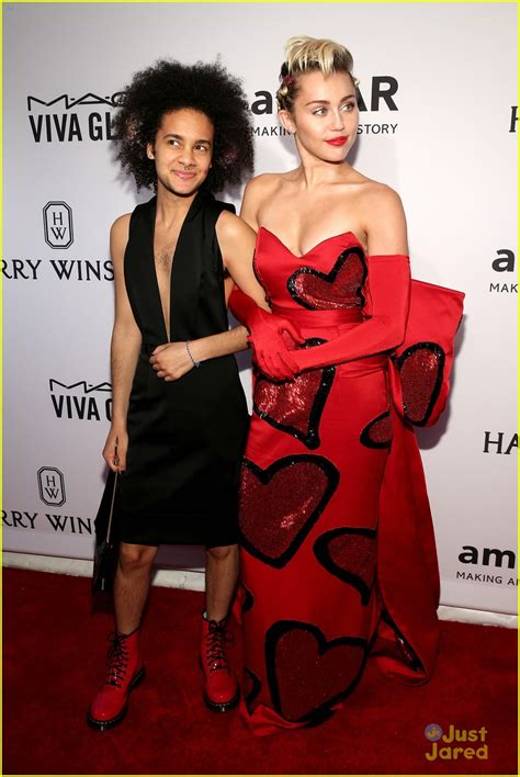 Full Sized Photo Of Miley Cyrus Brings Her Instapride To Nycs Amfar