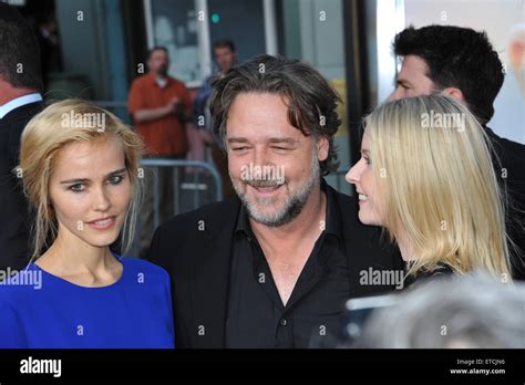 Los Angeles Ca 16 April 2015 Russell Crowe Isabel Lucas
