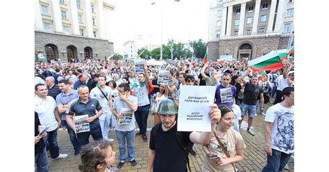 Трети ден на протестите Над 15 хиляди искат оставката на кабинета