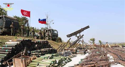 တောင်ကုတ်တွင် စစ်တပ်ဗုံးကြဲမှုကြောင့် နေအိမ်နှင့် ဈေးဆိုင်ခန်းများ မီးလောင်