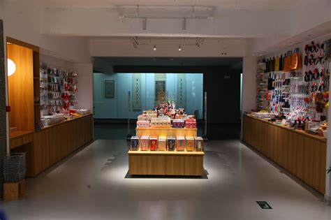 文创 徐州圣旨博物馆是一座规模较大较早以圣旨为载体集展示教育活动为一体的多功能综合性皇牍文化博物馆由主陈列楼和点石园两个展区组成