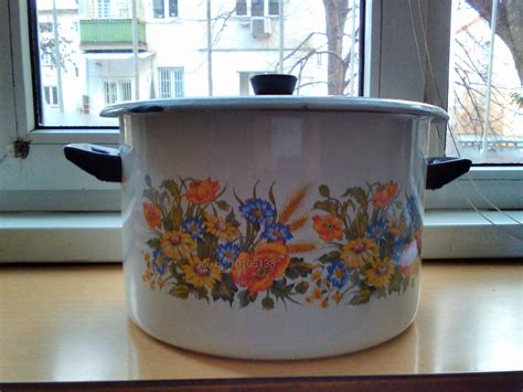 продавам стари тенджери Съдове Сервизи Прибори София Голямата е с диаметър 24 см и