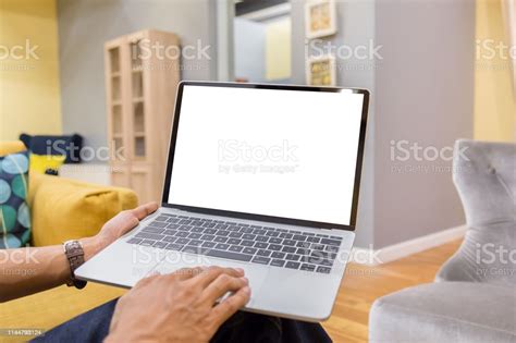 집에서 작업 빈 흰색 데스크톱 화면과 노트북을 사용 하 여 사업가의 모형 이미지 Mars Global Surveyor에 대한 스톡 사진 및 기타 이미지 Mars