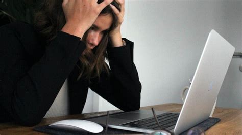 Windows 11 Drops Mail And Calendar Apps Embracing Outlook Exclusivity Forces Users Into A