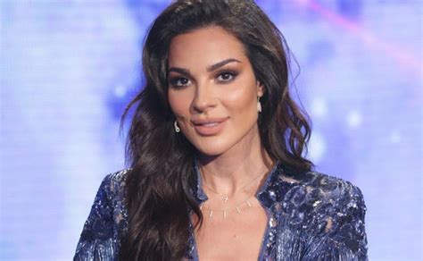 نادين نجيم تلجأ الى تقنية خاصة لإخفاء آثار جروج وجهها Jadeedoha