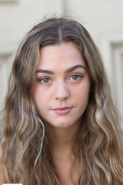 Chloe Lang Wiki Biography Age Gallery Spouse And More