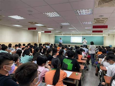 立志成功補習班 110統測大考後 選擇校系 備審製作開始啟動 感謝 樂學網升學專家 張財銘博士 蒞班傳授