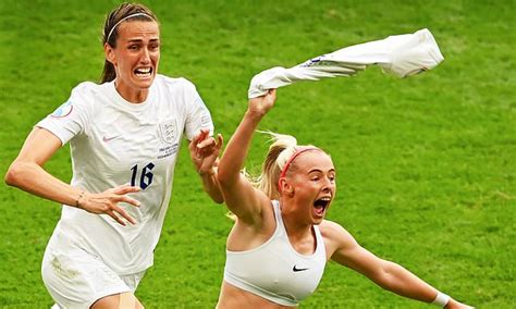 Bra Vo Chloe Kelly Lioness Who Won The Euros Is Set For Million Land Rover Sponsorship Deal