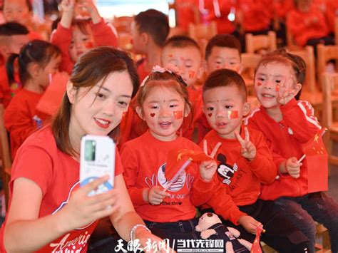 喜迎国庆 童心飞扬丨白云区第十幼儿园举办诵红色经典 抒爱国情怀诗歌朗诵比赛 那最