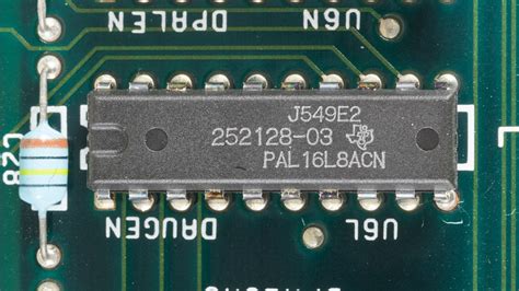 Using 5V Programmable Logic Here In The 2020s Hackaday