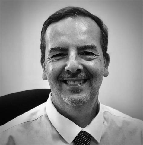 José Eduardo Pimentel Medium