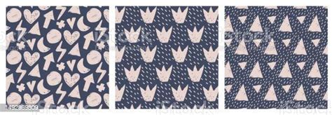 다양한 흰색 모양과 점을 가진 질감 패턴 집합입니다 검은색 배경에 낙서 삼각형과 원과 왕관이 있는 패턴 1990 1999 년에 대한 스톡 벡터 아트 및 기타 이미지 Istock