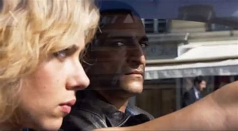 سكارلت جوهانسون تتغزل بالممثل عمرو واكد إرم نيوز