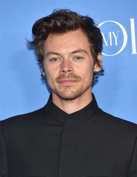 초특급 중복 열애설같은 날 두 명의 모델과 스킨십한 남자 가수 위키트리