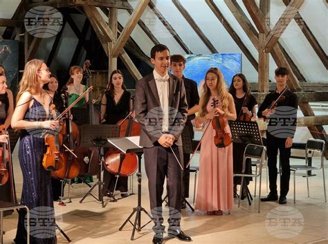 Музикалното училище във Варна изпрати с концерт младия диригент на своя Представителен камерен