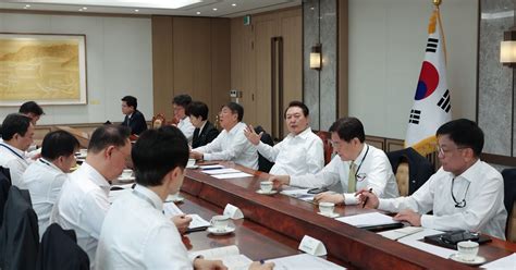 尹 “노사 법치주의 확실히 정립해야”내일 화물연대 업무개시명령 예고종합 조선비즈