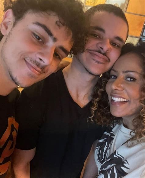 Ex Globeleza Valéria Valenssa Aparece Em Foto Com Filho E Seguidores Reagem Sempre Um Show