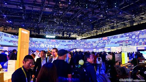 Nir Eyal How Technology Is Like Bug Sex By Silvia Li Sam Startup Grind Medium