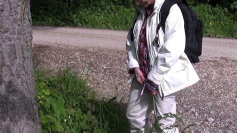 88 Year Old Woman Pees While Standing With Pibella 88 Jährige Frau Macht Stehend Pipi Mit