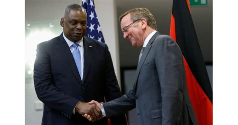 Министри на САЩ и Германия се срещнаха за да се разберат за танковете за Украйна