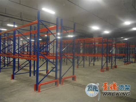 两层重型货架施工完毕