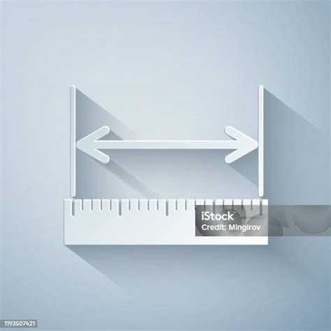 용지 잘라 회색 배경에서 분리된 측정 높이 및 길이 아이콘입니다 눈금자 직선 배율 기호입니다 종이 아트 스타일입니다 벡터 일러스트레이션 3차원 형태에 대한 스톡 벡터 아트