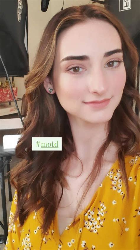 Abigail Shapiro Scrolller