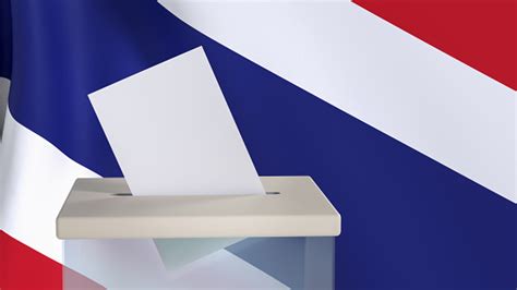 텍스트 또는 로고를위한 공간이있는 빈 투표 용지가 태국 국기를 배경으로 투표함에 떨어집니다 선거 개념입니다 3d 렌더링 모형 0명에 대한 스톡 사진 및 기타 이미지 Istock