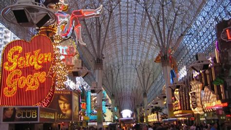 Signage Clutter And Avoiding Clustering Of Signage In Wayfinding