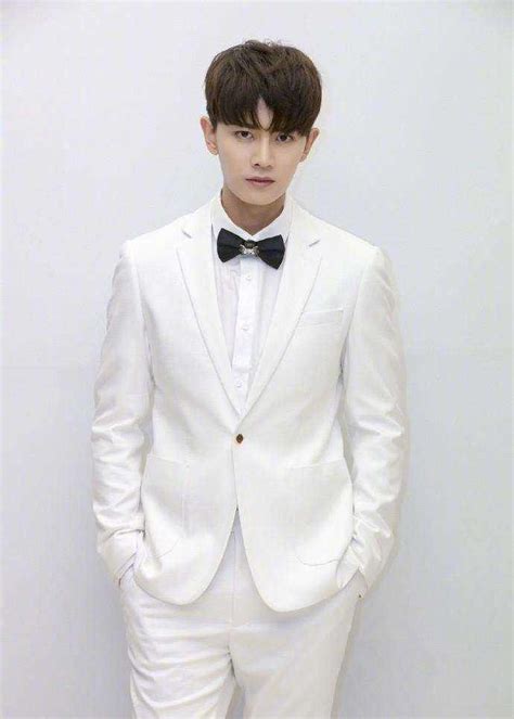 男星邓嘉伦精彩绝伦