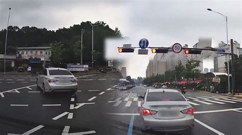 좌회전 후 신호를 착각해 급정거한 앞차 But 문제는 신호등에 있다 한블리 한문철의 블랙박스 리뷰 6회 Jtbc 221027 방송 Youtube